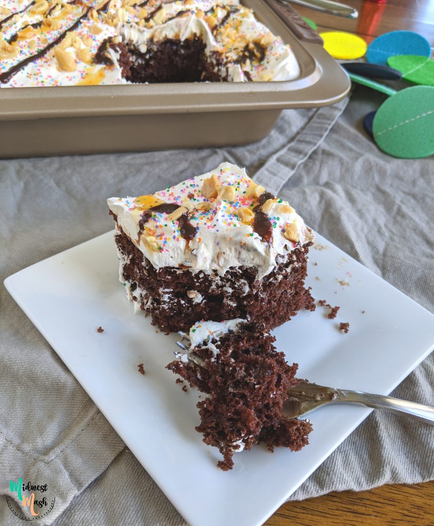 Simple Sundae Cake | Midwest Mash